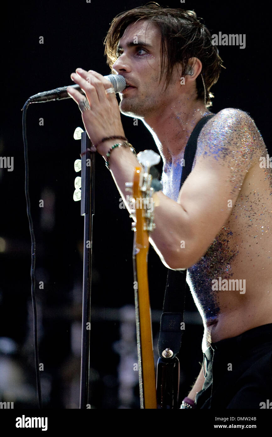 Tyson Ritter singing during the Blink 182 with Fall Out Boy and All ...