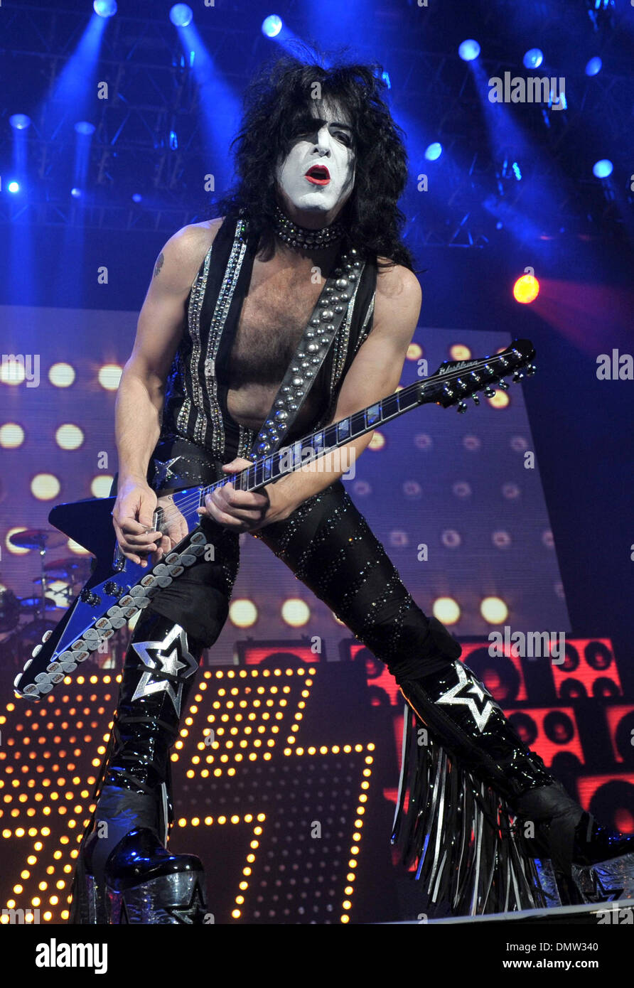 Paul stanley of kiss hi-res stock photography and images - Alamy