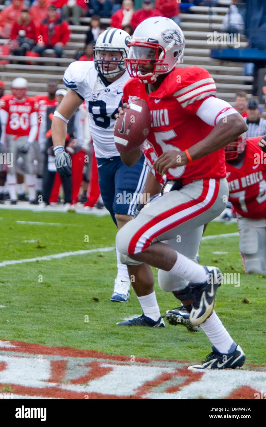 University of New Mexico Quarterback Donovan Porterie (15) runs the ...