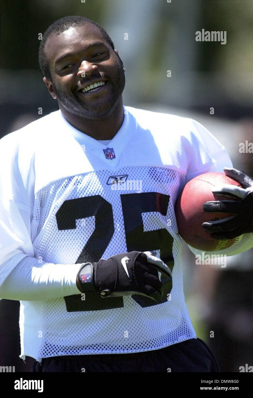 Jun 05, 2001; Oakland, CA, USA; Charlie Garner seems to be enjoying ...