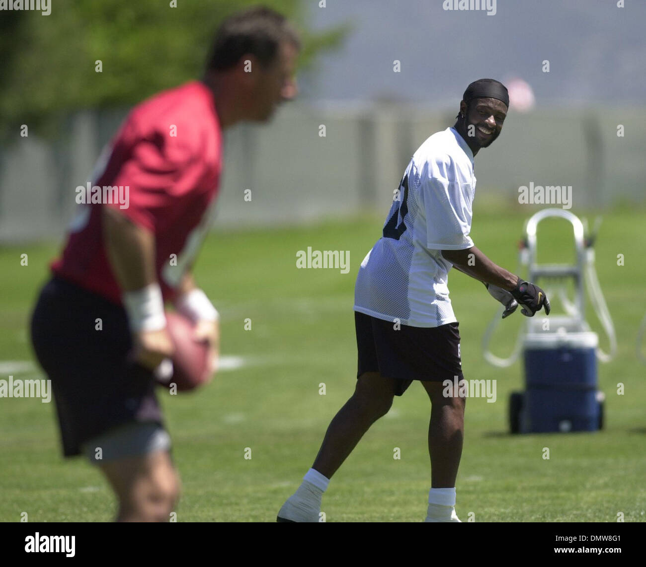 Jun 05, 2001; San Francisco, CA, USA; A grinning Jerry Rice runs ...