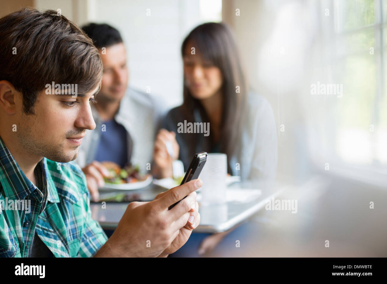 Three people sit white table hi-res stock photography and images - Alamy