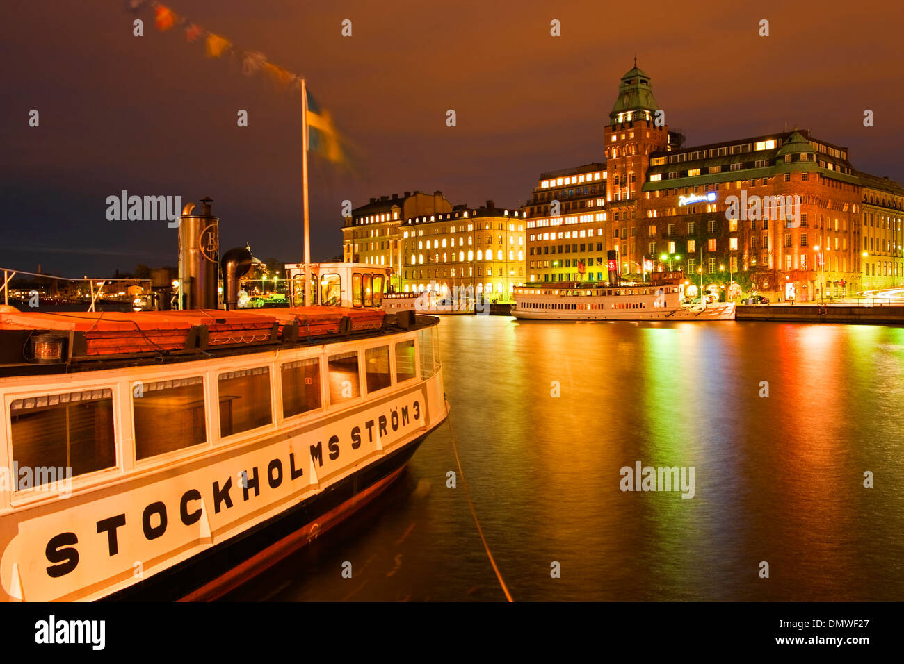 Stockholm tour boat moored at Nybroviken, "New Bridge Bay", Stockholm ...
