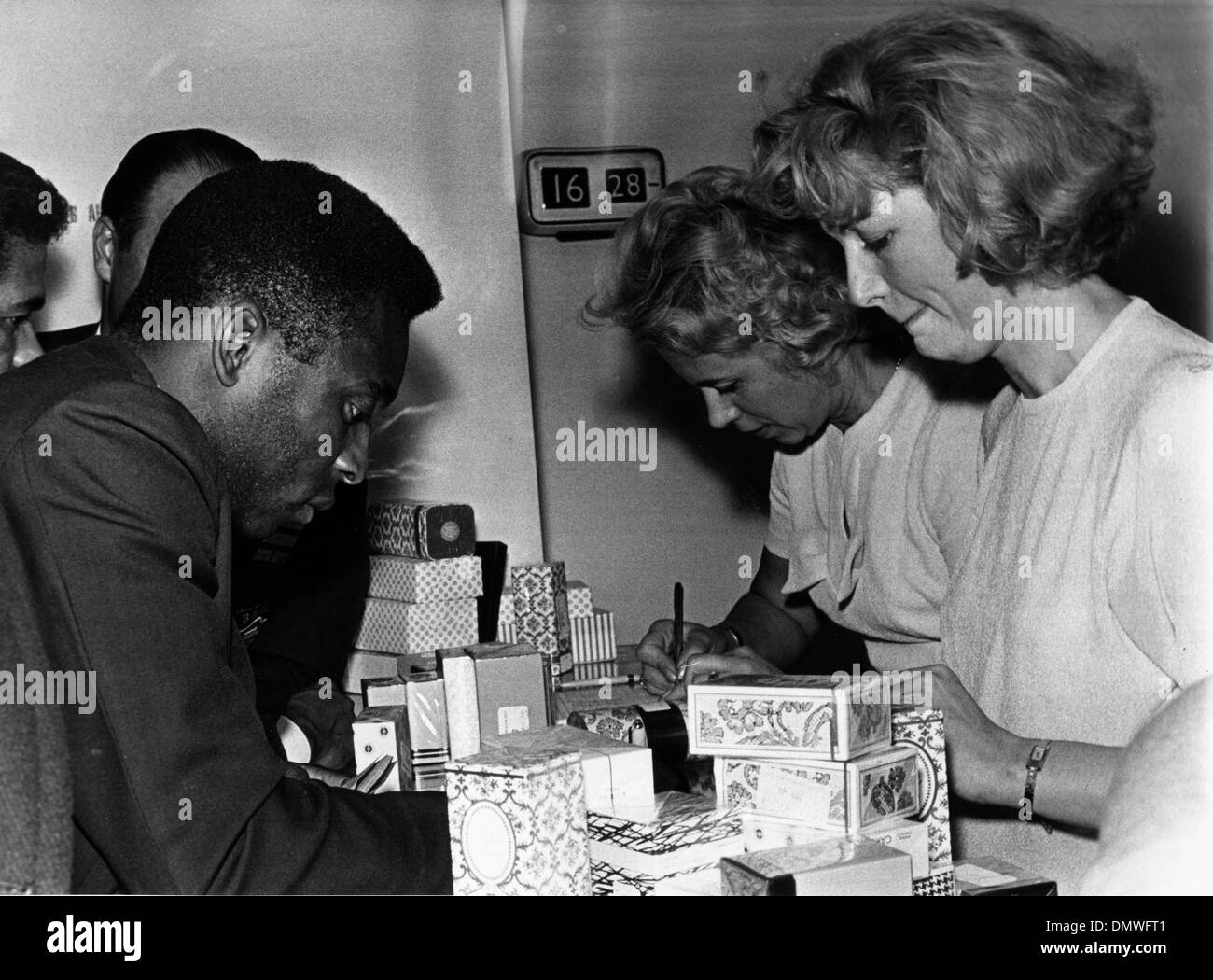 July 24, 1966 - London, England, U.K. - Brazilian soccer player EDSON ...