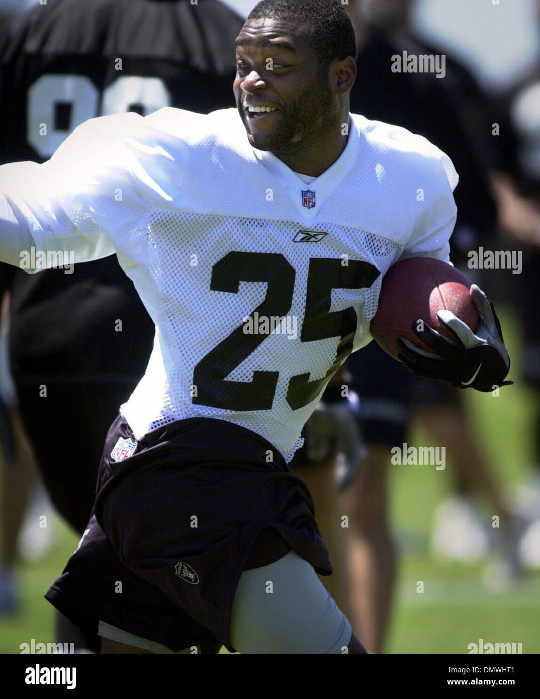 Jun 05, 2001; Oakland, CA, USA; Charlie Garner seems to be enjoying ...