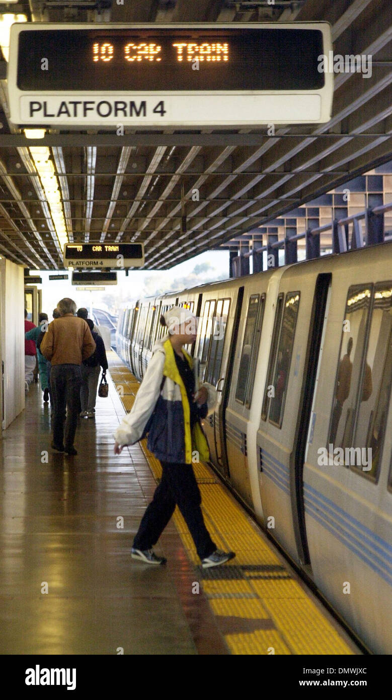 Oakland bart station hi-res stock photography and images - Alamy