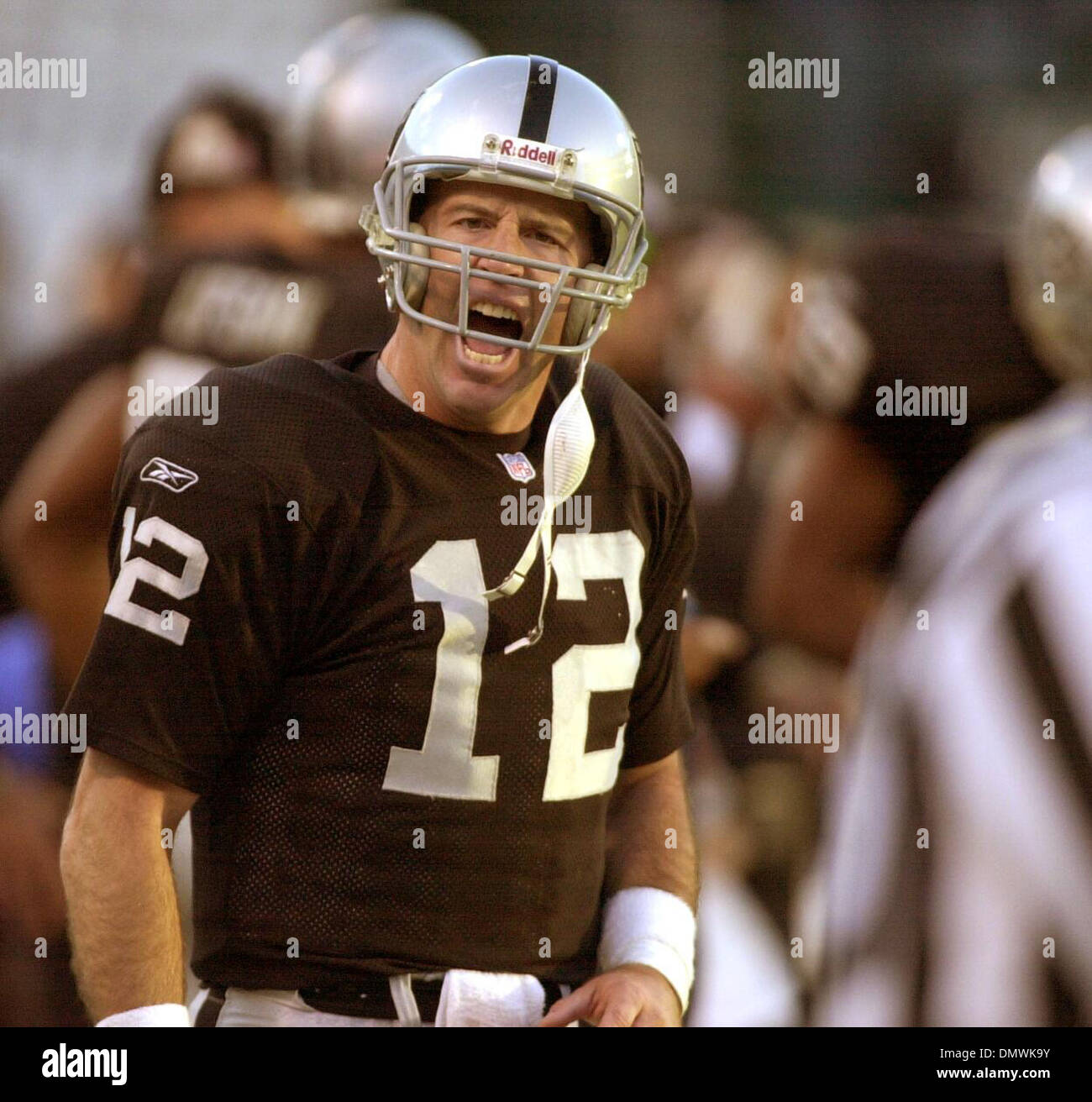 Oakland Raiders quarterback Rich Gannon shares a few words with the ...