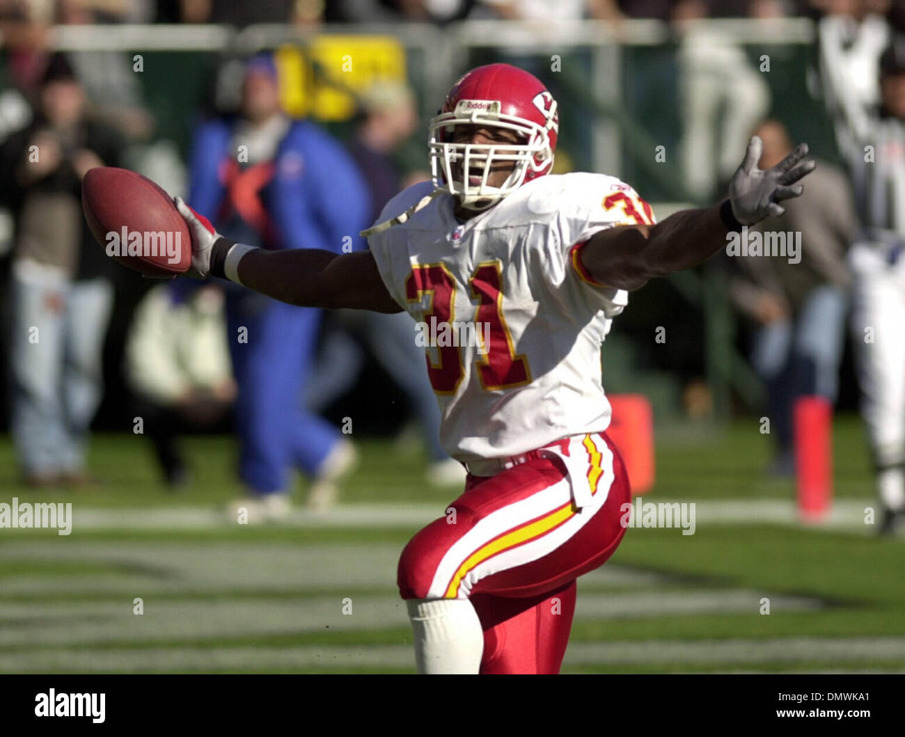 Dec 09, 2001; Oakland, CA, USA; Kansas City Chiefs Priest Holmes ...