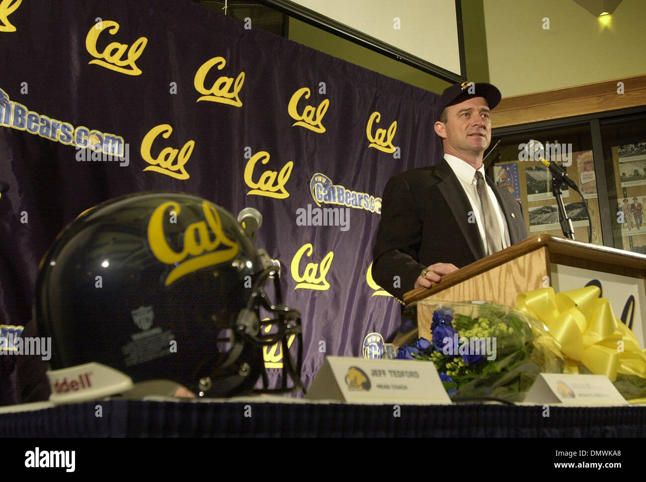 Dec 12, 2001; Berkeley, CA, USA; New Cal football coach Jeff Tedford ...