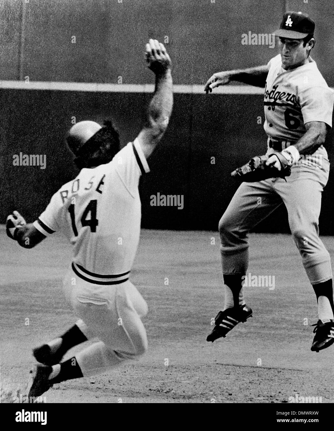 Aug 05, 1970 - Cincinnati, Ohio, USA - PETE ROSE (#14) was given the ...