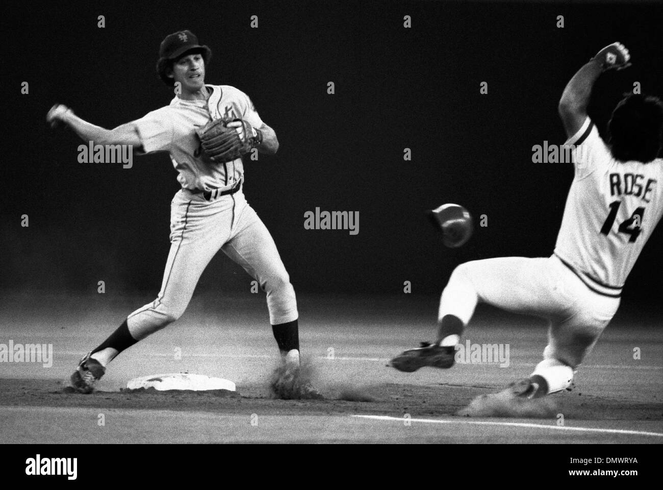 Aug 05, 1970 - Cincinnati, Ohio, USA - PETE ROSE (#14) was given the ...