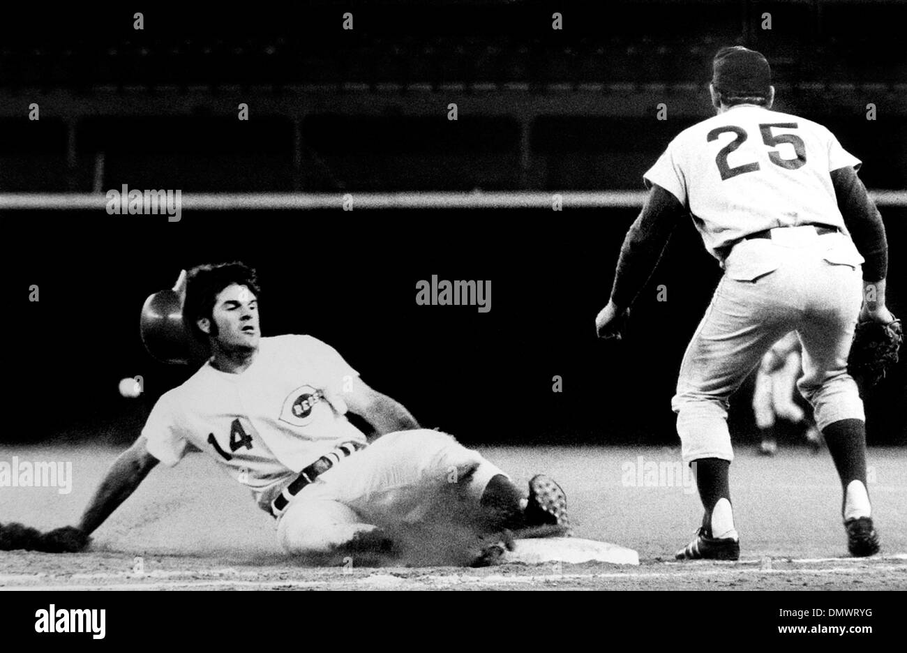 Aug 05, 1970 - Cincinnati, Ohio, USA - PETE ROSE (#14) was given the ...