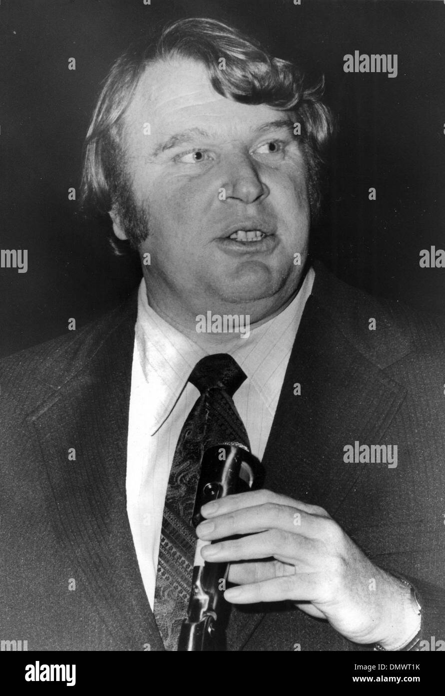 May 06, 1975 - California, U.S. - Former professional football player ...