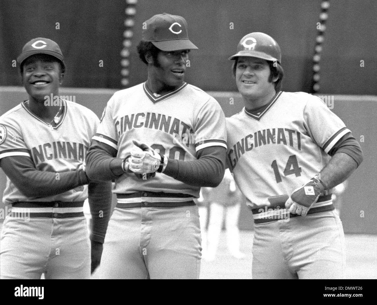 Aug 05, 1976 - Cincinnati, Ohio, USA - PETE ROSE (R) clowns with team ...