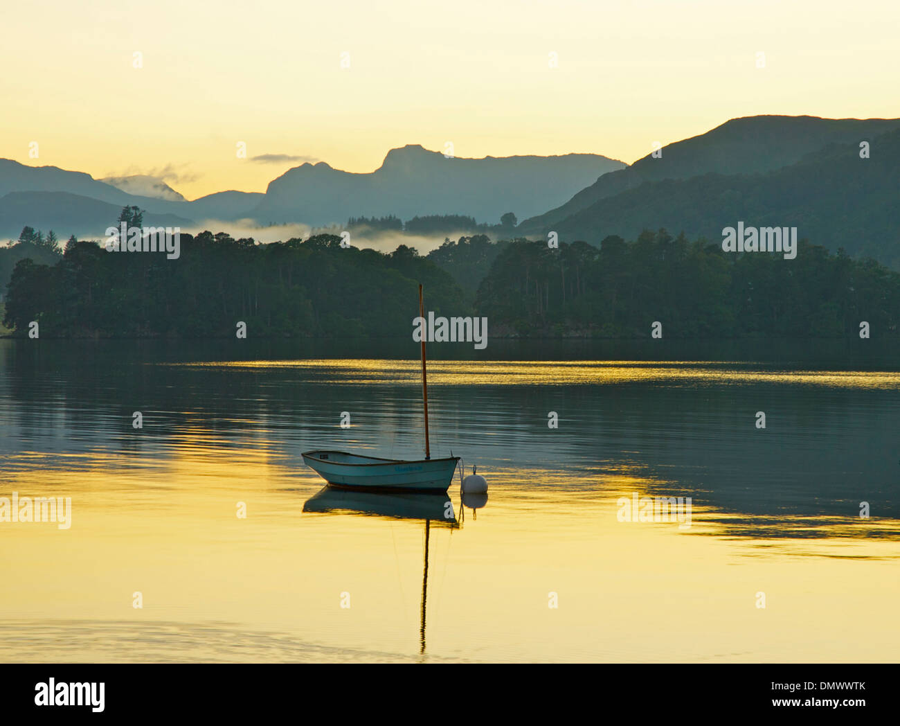 Windermere and langdale pikes hi-res stock photography and images - Alamy