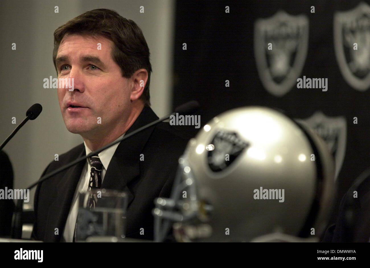 Mar 13, 2002; Oakland, CA, USA; New Oakland Raiders head coach Bill ...