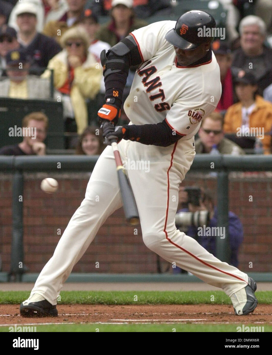 Barry bonds 2002 hi-res stock photography and images - Alamy