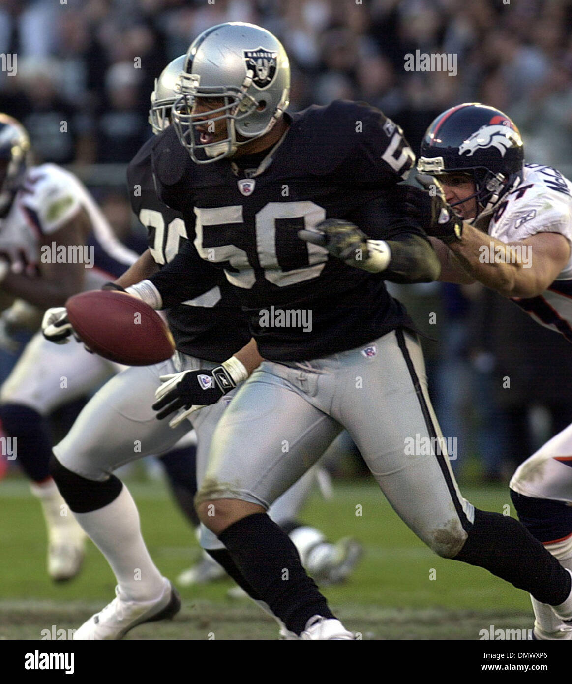 Dec 22, 2002; Oakland, CA, USA;Oakland Raiders' linebacker Eric Barton ...