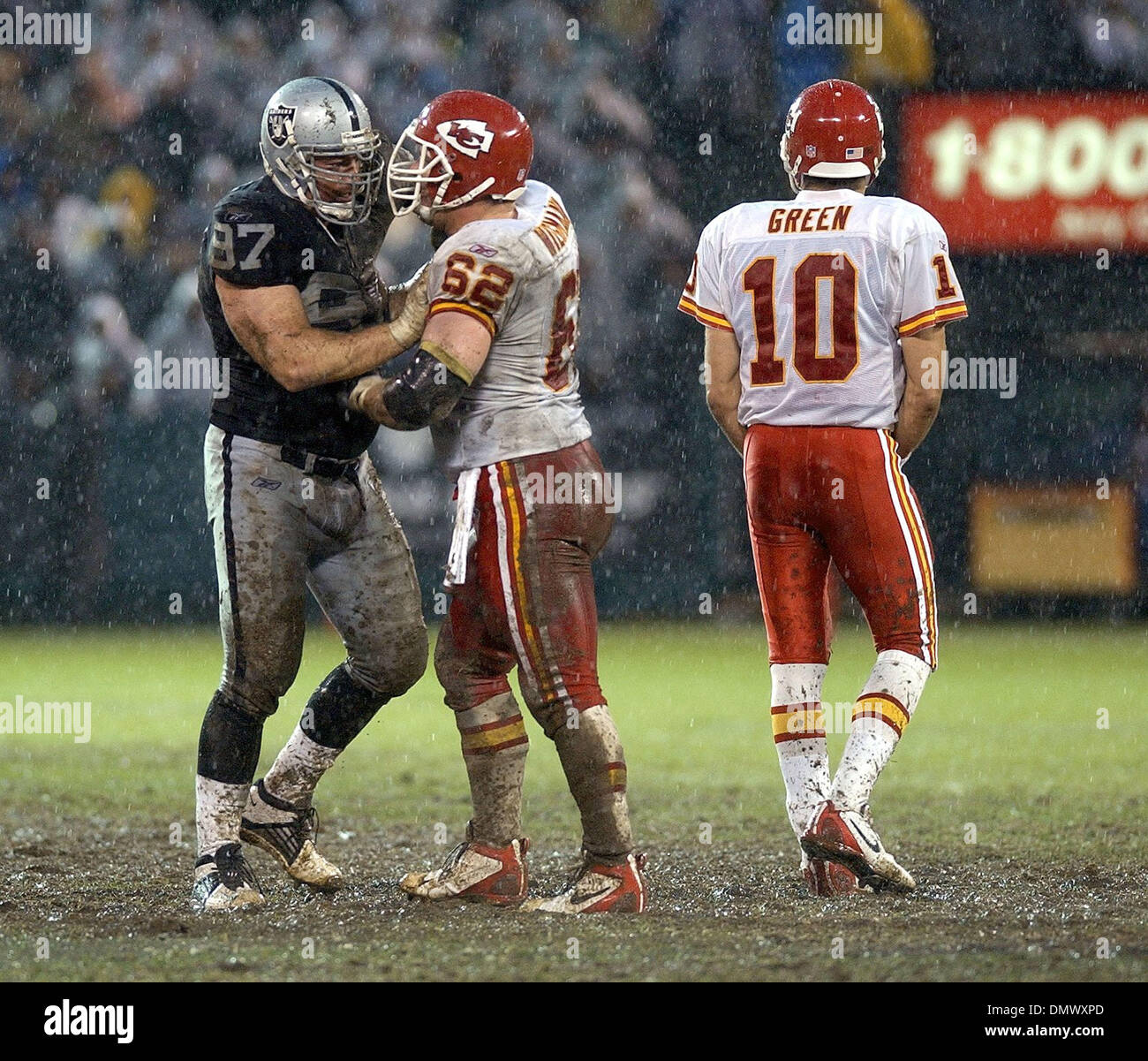 Dec 28, 2002; Oakland, CA, USA; Oakland Raiders wide receiver Alvis ...