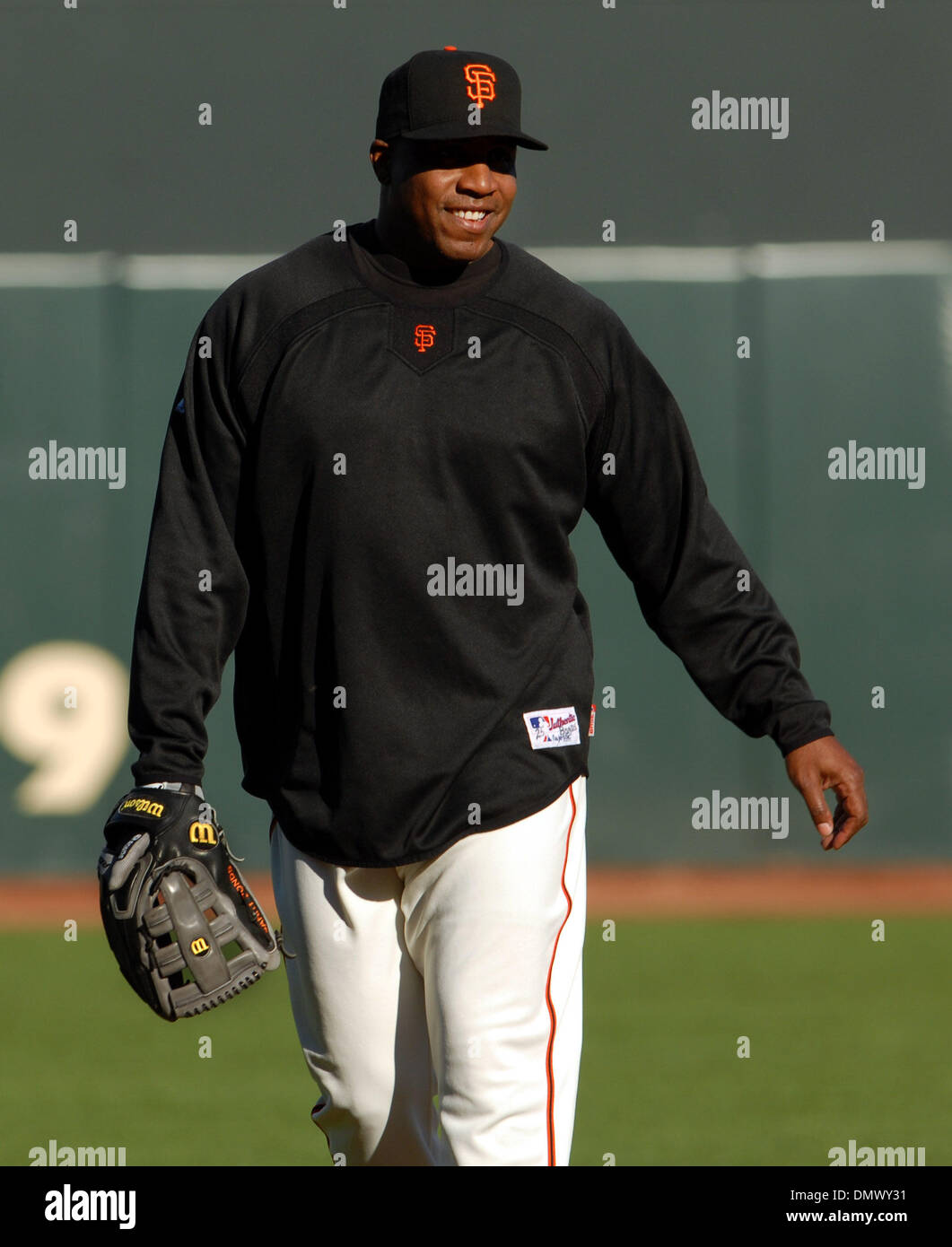 San Francisco Giants' Barry Bonds takes pratice Wednesday, Sept 26 ...