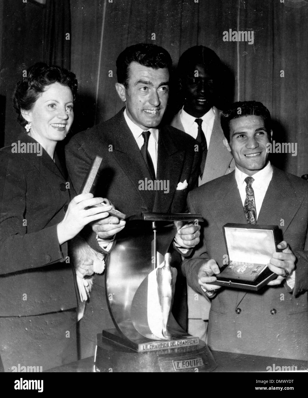 1955 paris hi-res stock photography and images - Alamy