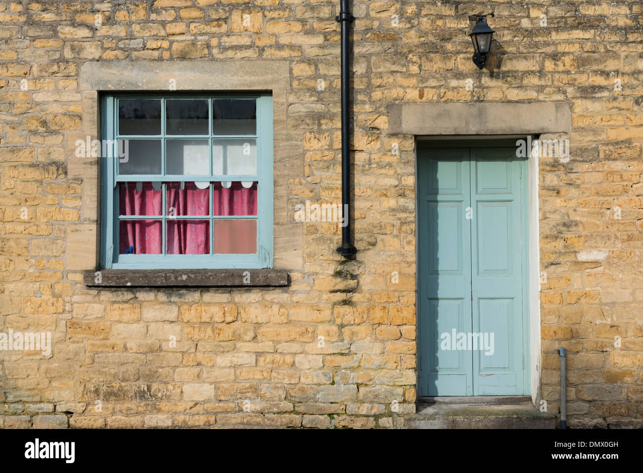 Cotswolds and doors hi-res stock photography and images - Alamy