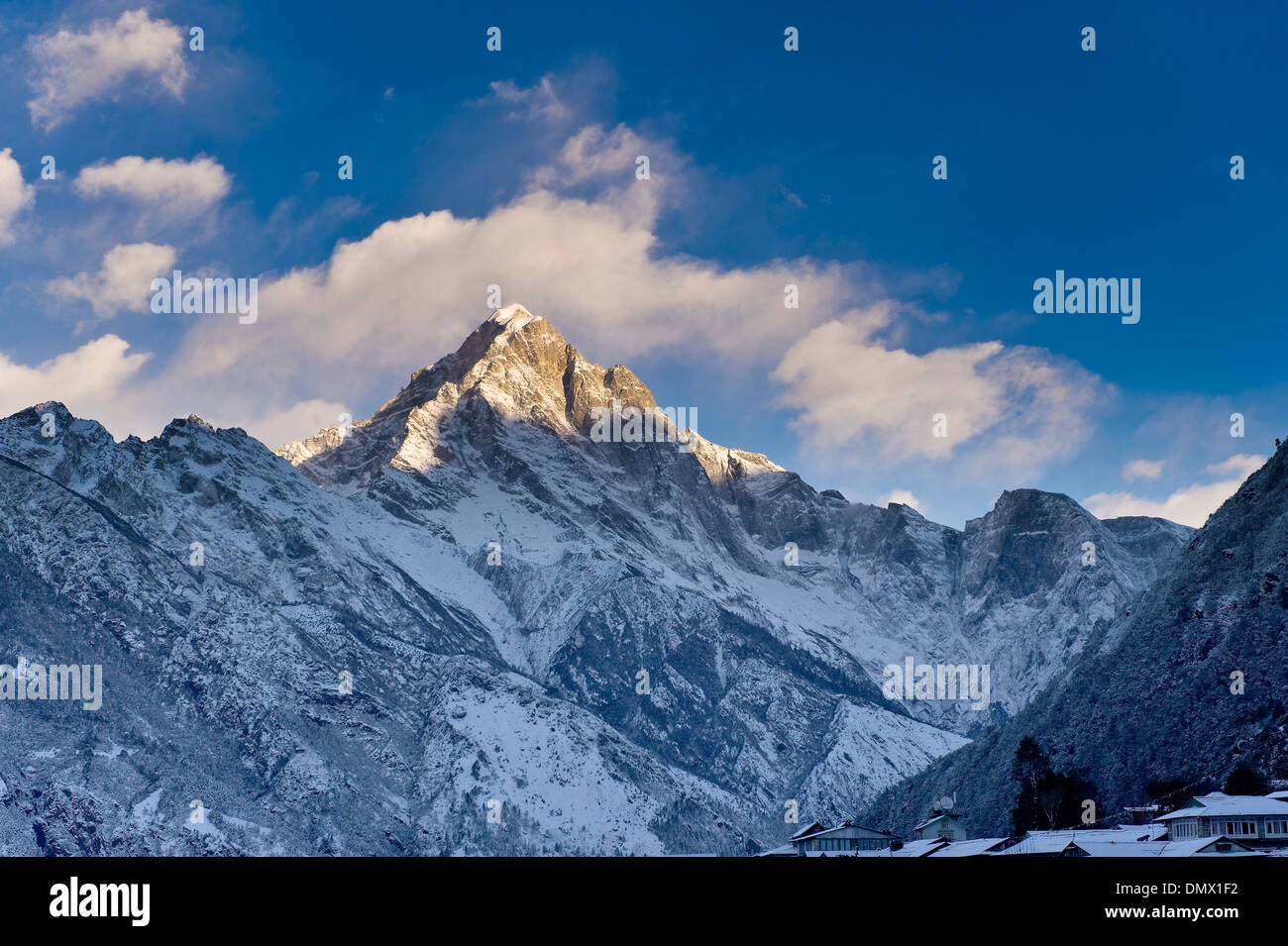Lukla (2800metres), Solu Khumbu (Everest) Region, Himalaya, Nepal Stock ...