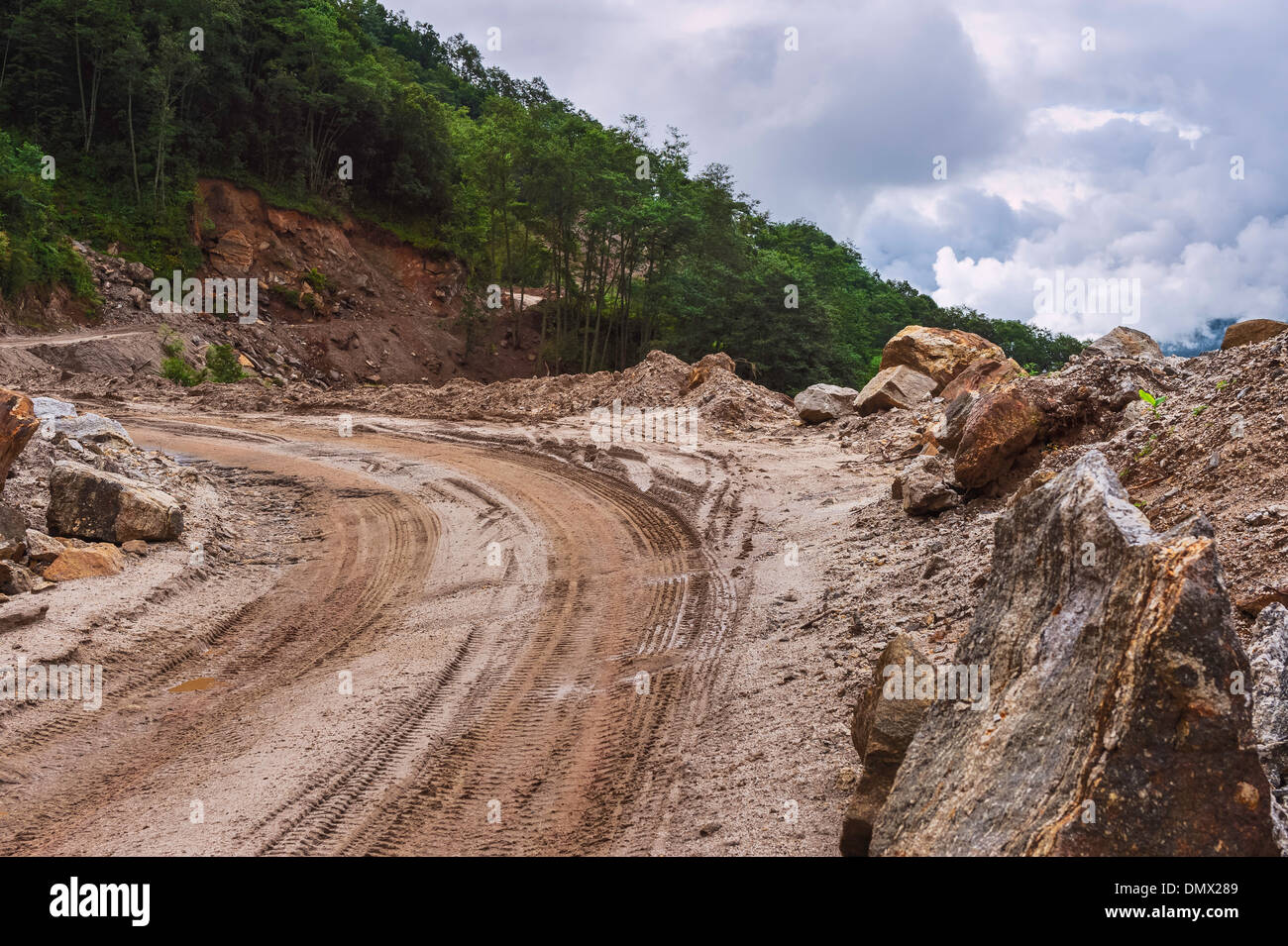 India highway construction hi-res stock photography and images - Alamy