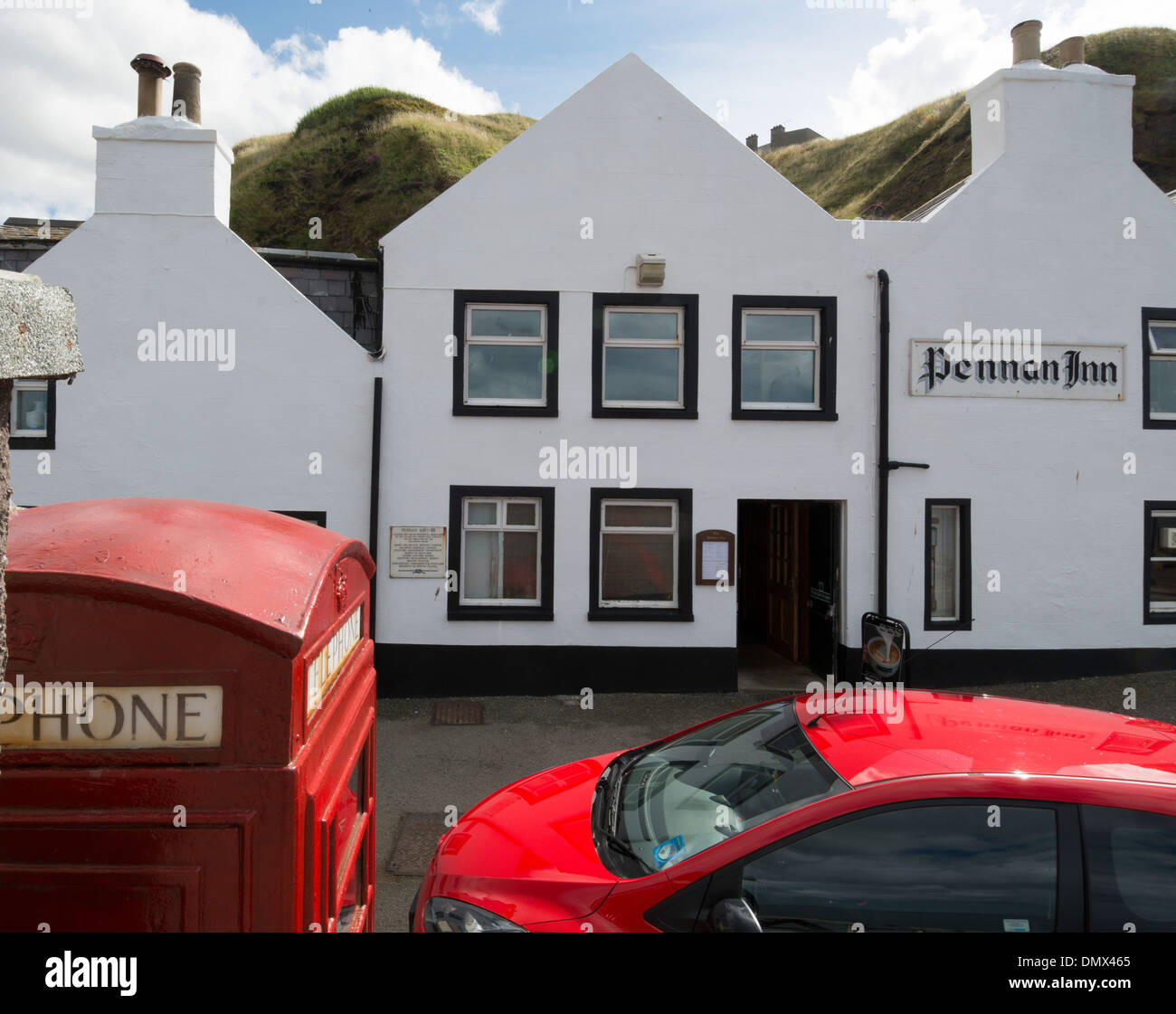 pennan telephone box local hero moray aberdeeen Stock Photo - Alamy