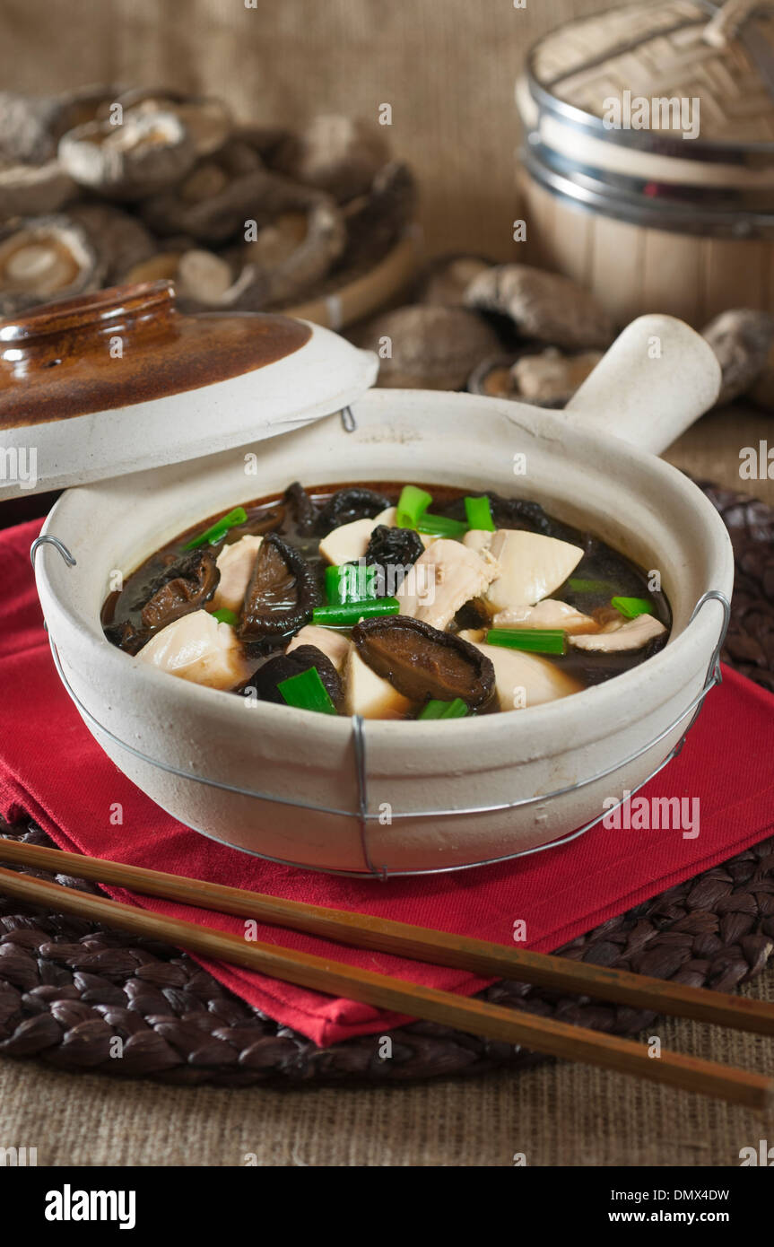 Chinese pot hi-res stock photography and images - Alamy