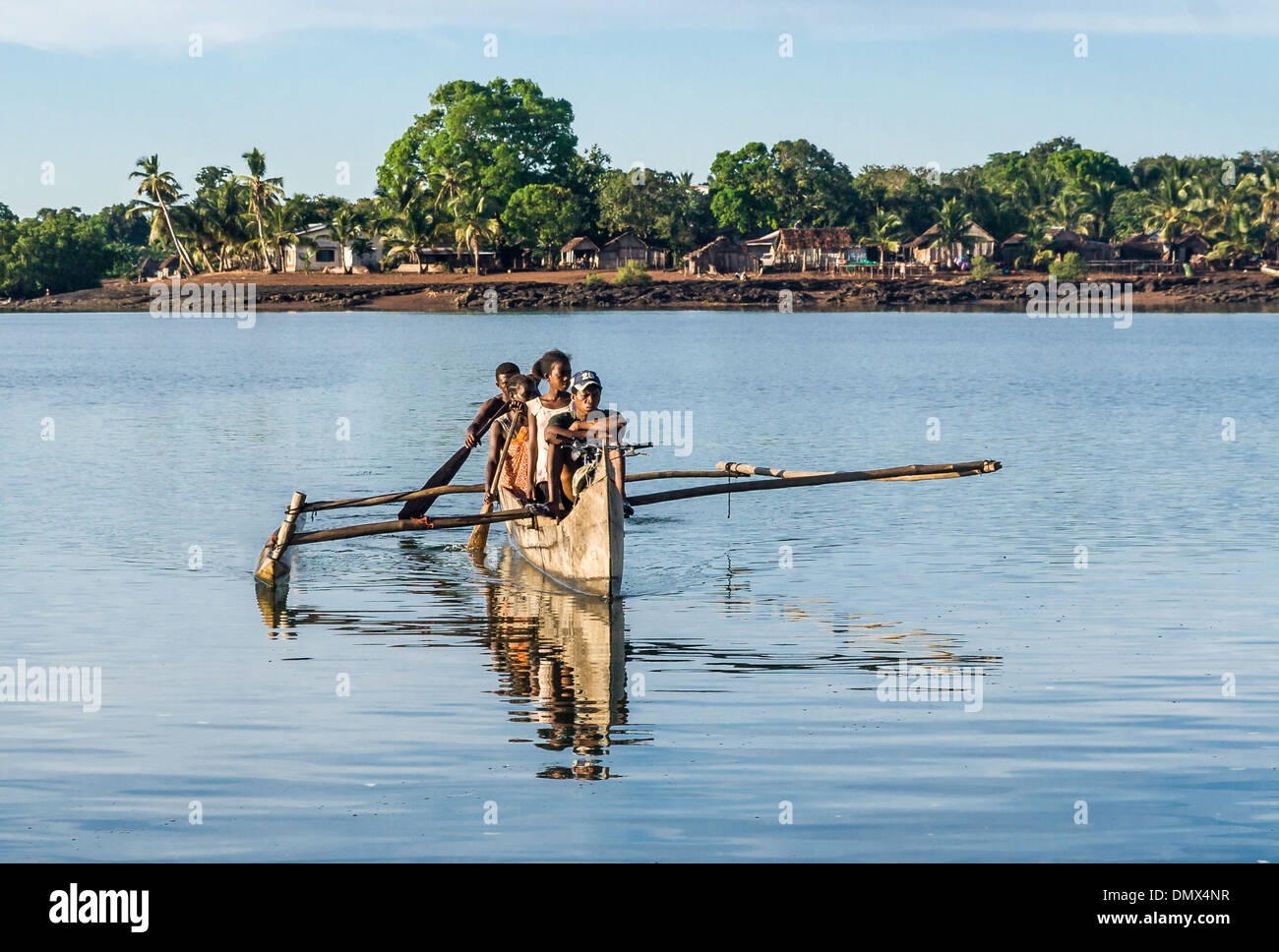 Traditional Canoe Native Stock Photos & Traditional Canoe Native Stock ...