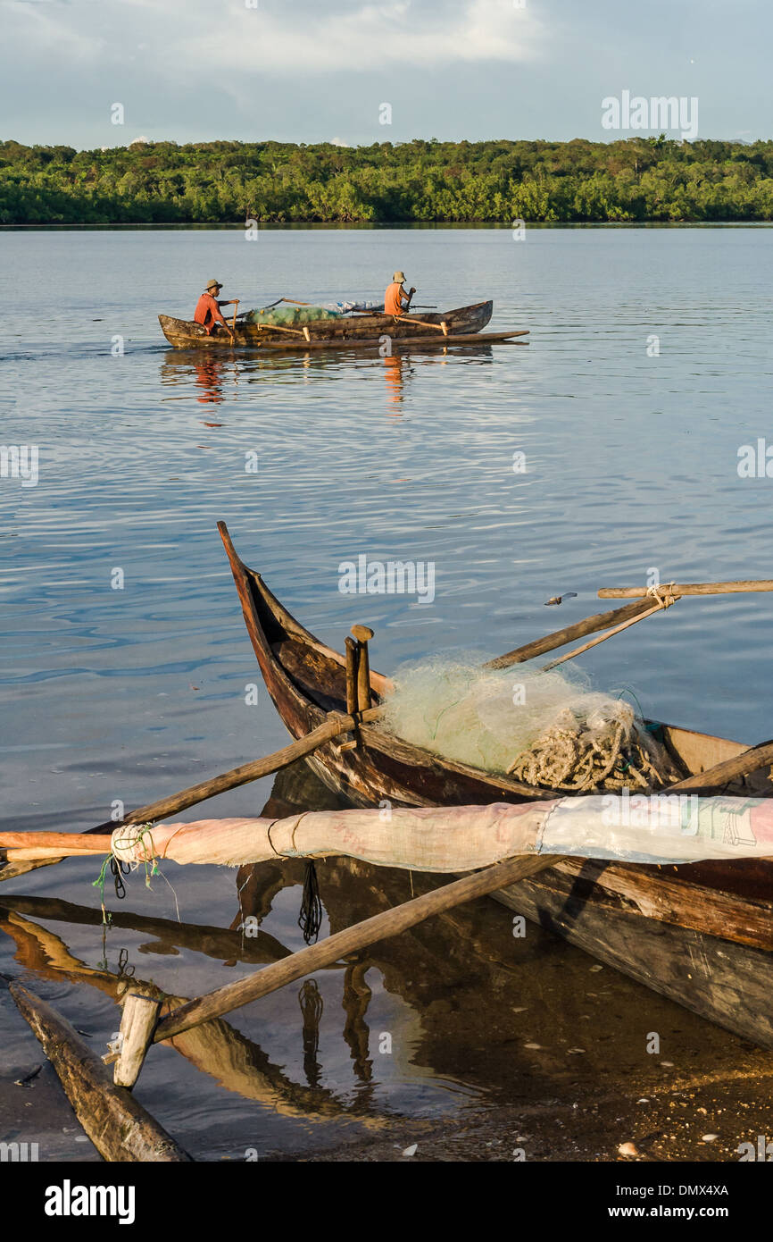 Native fishing people hi-res stock photography and images - Alamy