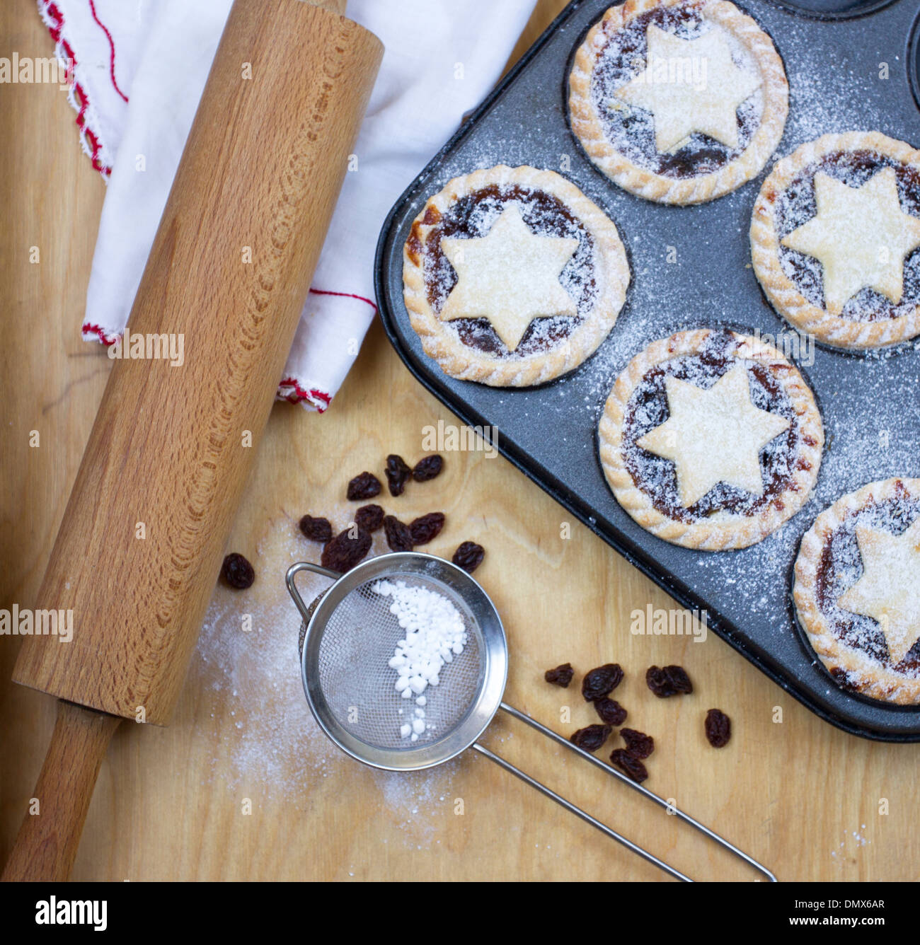 Home made icing sugar dusted mince pies in baking tray Stock Photo - Alamy