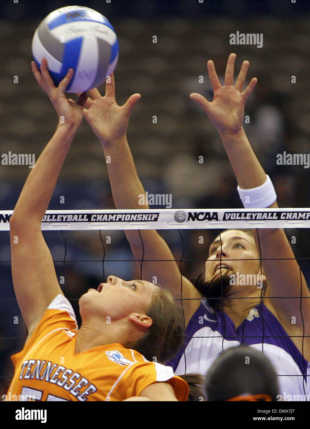 Dec 15, 2005; San Antonio, TX, USA; Tennessee setter JULIE KNYTYCH ...