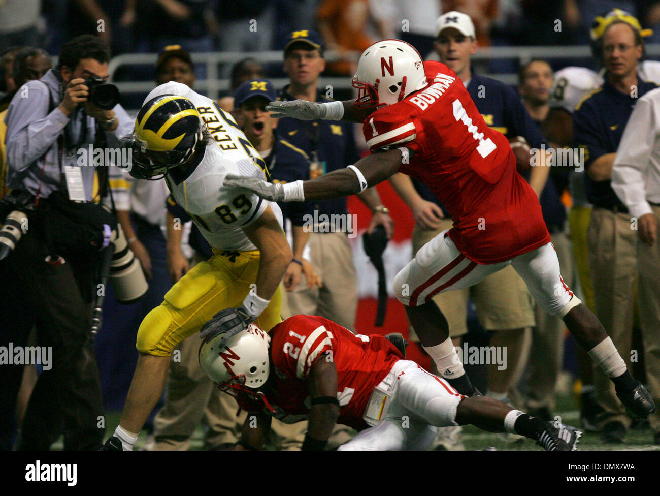 Alamo bowl game hi-res stock photography and images - Alamy