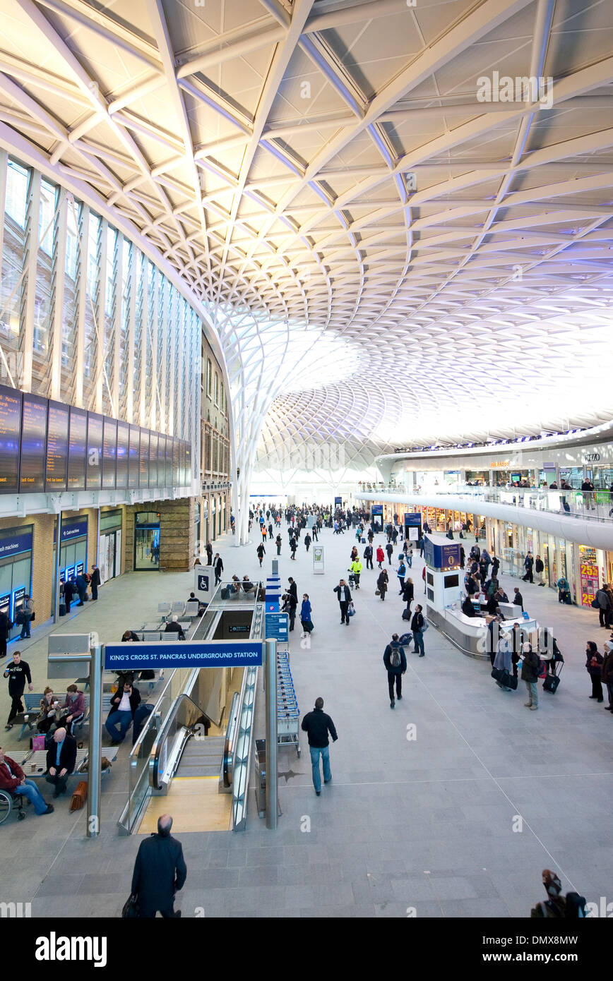 Western concourse area of Kings Cross Railway Station, terminus station ...