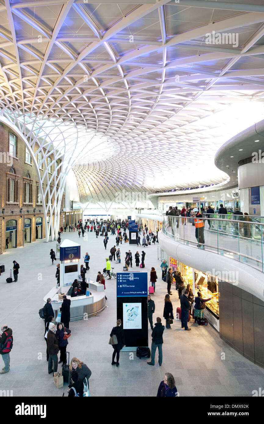 Western concourse area of Kings Cross Railway Station, terminus station ...