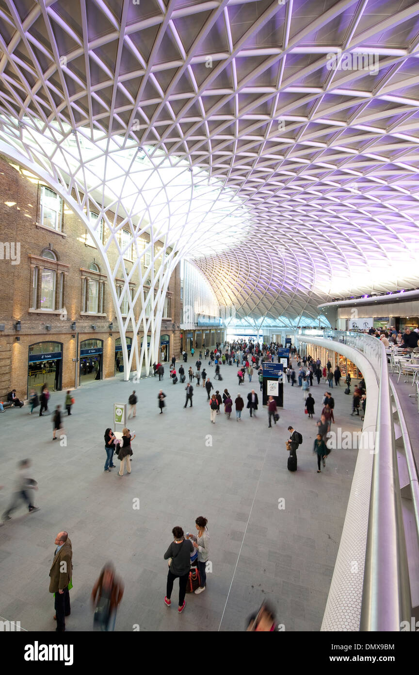 Western concourse area of Kings Cross Railway Station, terminus station ...