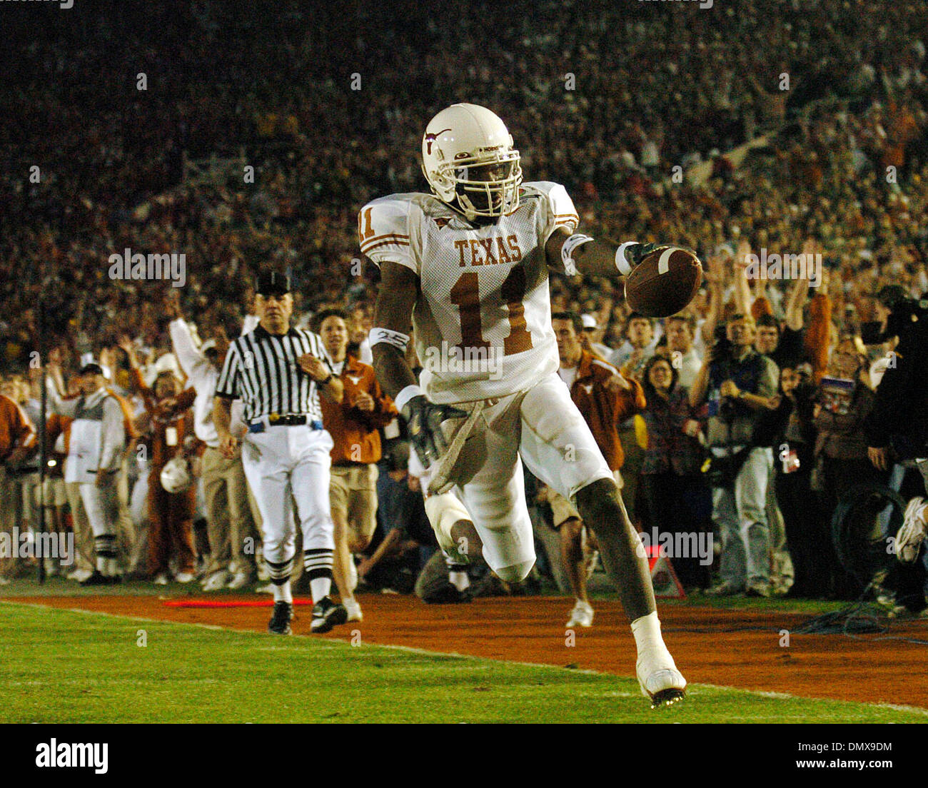 Jan 04, 2006; Pasadena, CA, USA; Texas running back Ramonce Taylor runs ...
