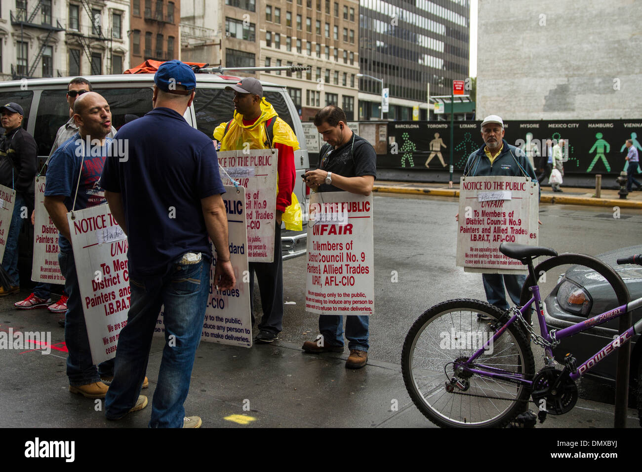 Men protesting hi-res stock photography and images - Alamy