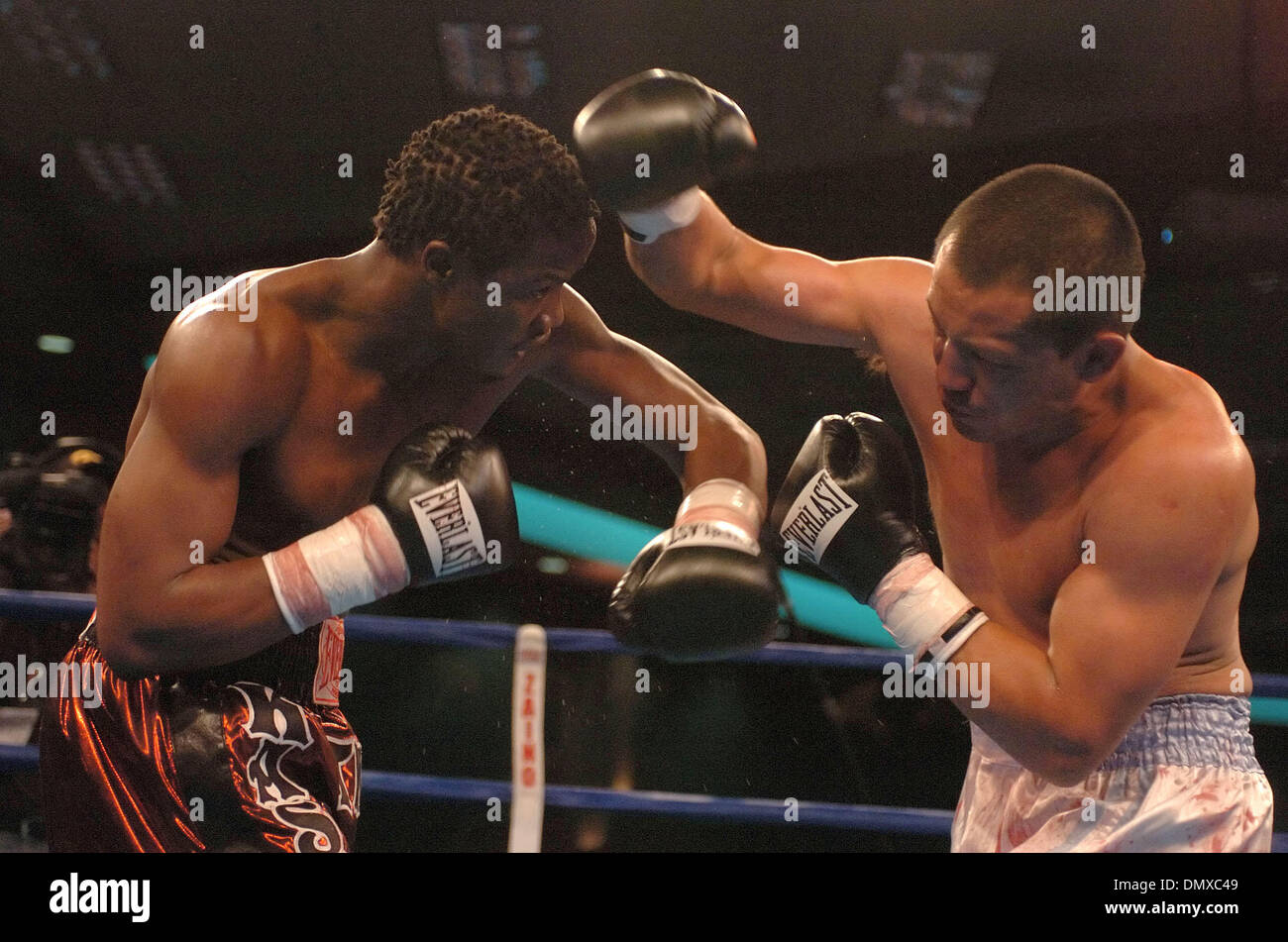 Jan 27, 2006; Tucson, AZ, USA; BOXING: (red trunks) Former IBF Junior ...