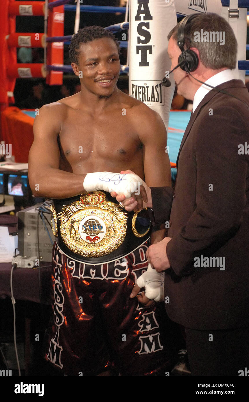 Jan 27, 2006; Tucson, AZ, USA; BOXING: (red trunks) Former IBF Junior ...