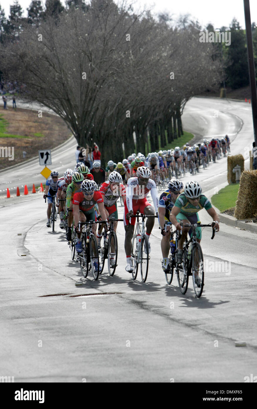 The elite/pro racers speed through Napa Valley Corporate Park in the ...