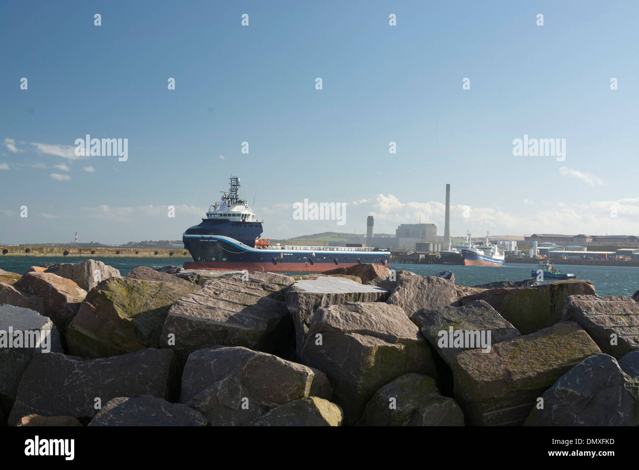peterhead port trawler aberdeenshire coast harbour Stock Photo - Alamy