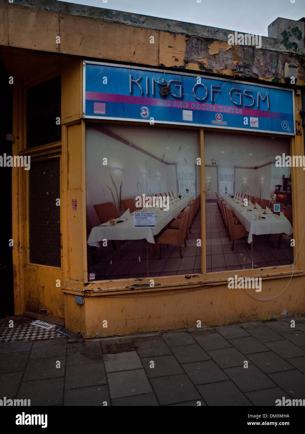 The shop front of a defunct business in Brighton Stock Photo - Alamy