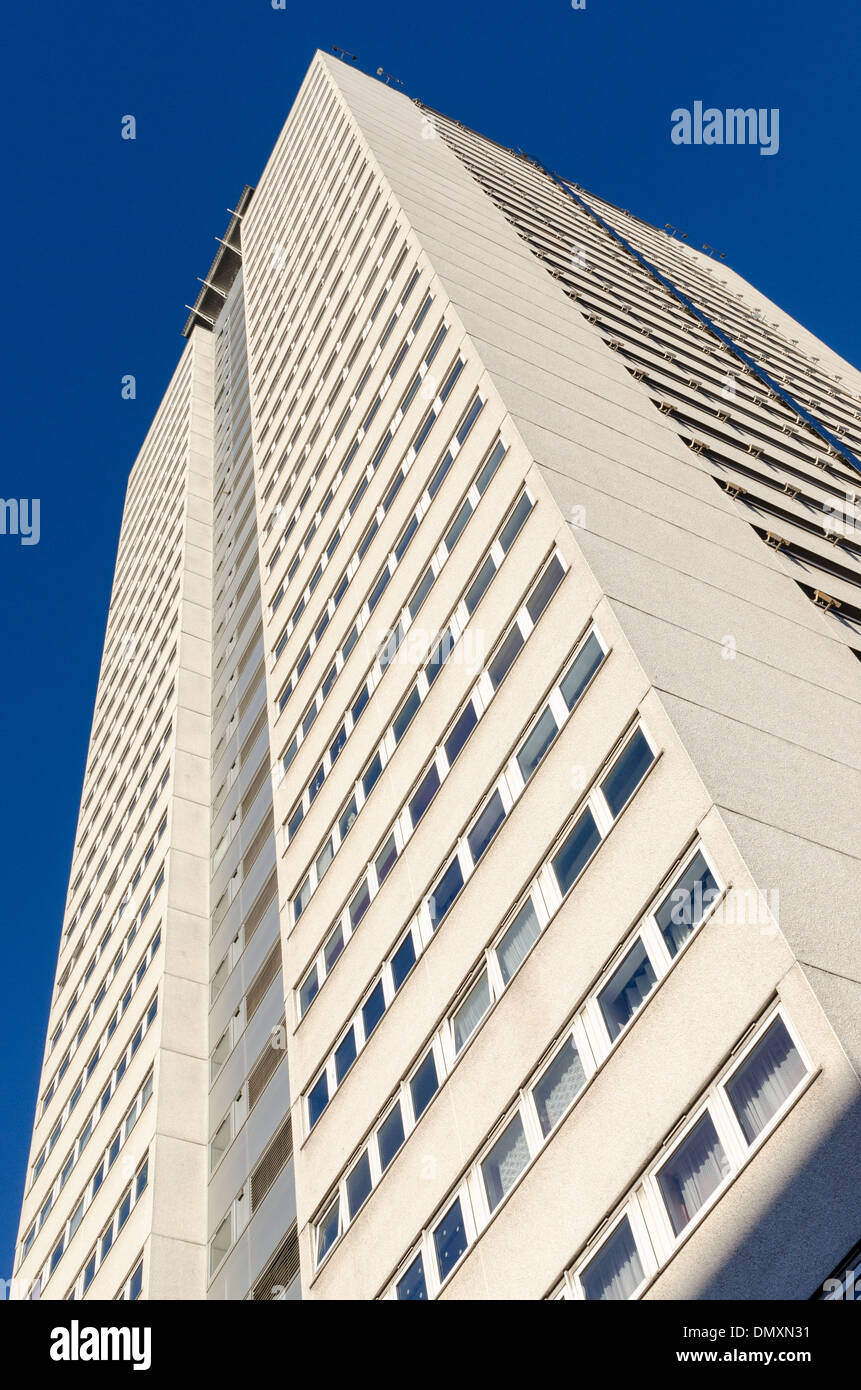 High rise block hi-res stock photography and images - Alamy
