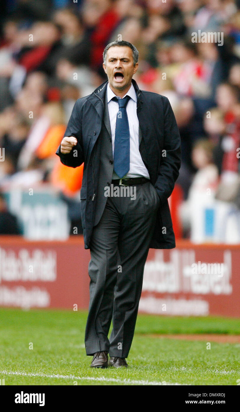 Chelsea's Jose Mourinho celebrates the penalty save.Player Feature ...