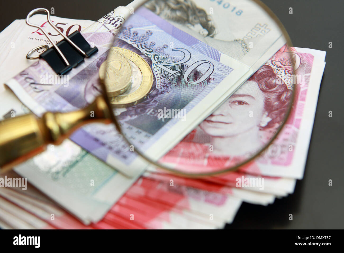 50 pound note stack hi-res stock photography and images - Alamy