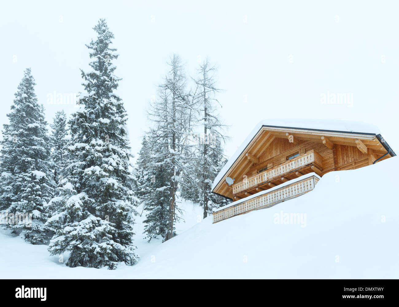 Misty house hi-res stock photography and images - Alamy