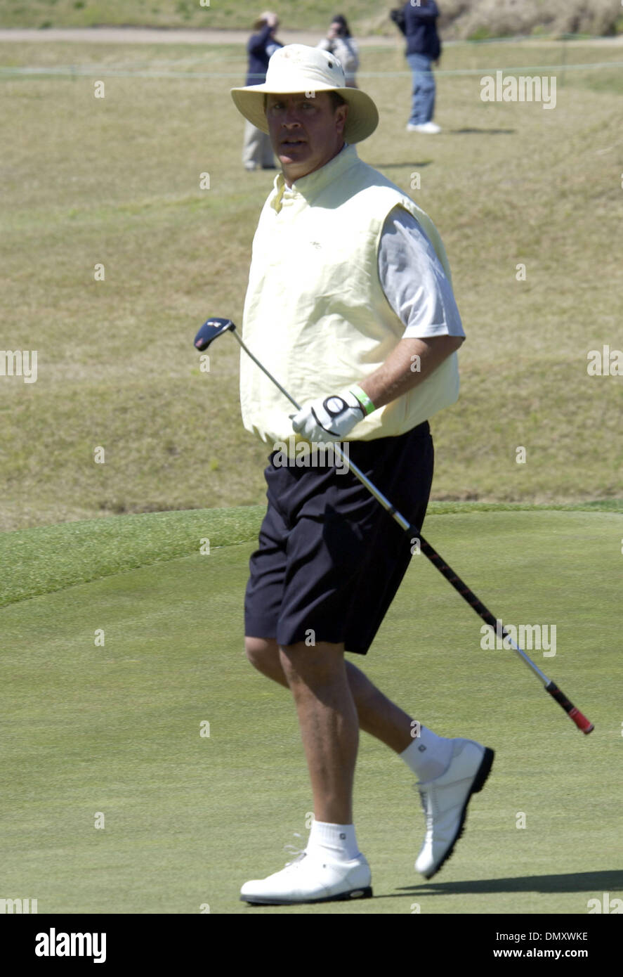 Apr 10, 2006; Myrtle Beach, SC, USA; NFL Hall of Famer DAN MARINO plays ...